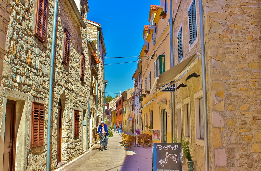 Visit Skradin, Croatia: Sightseeing Before Krka Waterfalls - Jetsetting ...