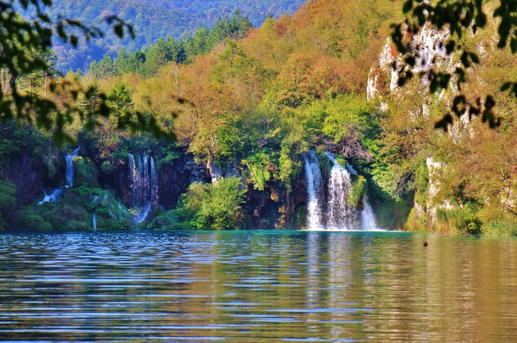 Visit Plitvice Lakes, Croatia in Autumn - Jetsetting Fools